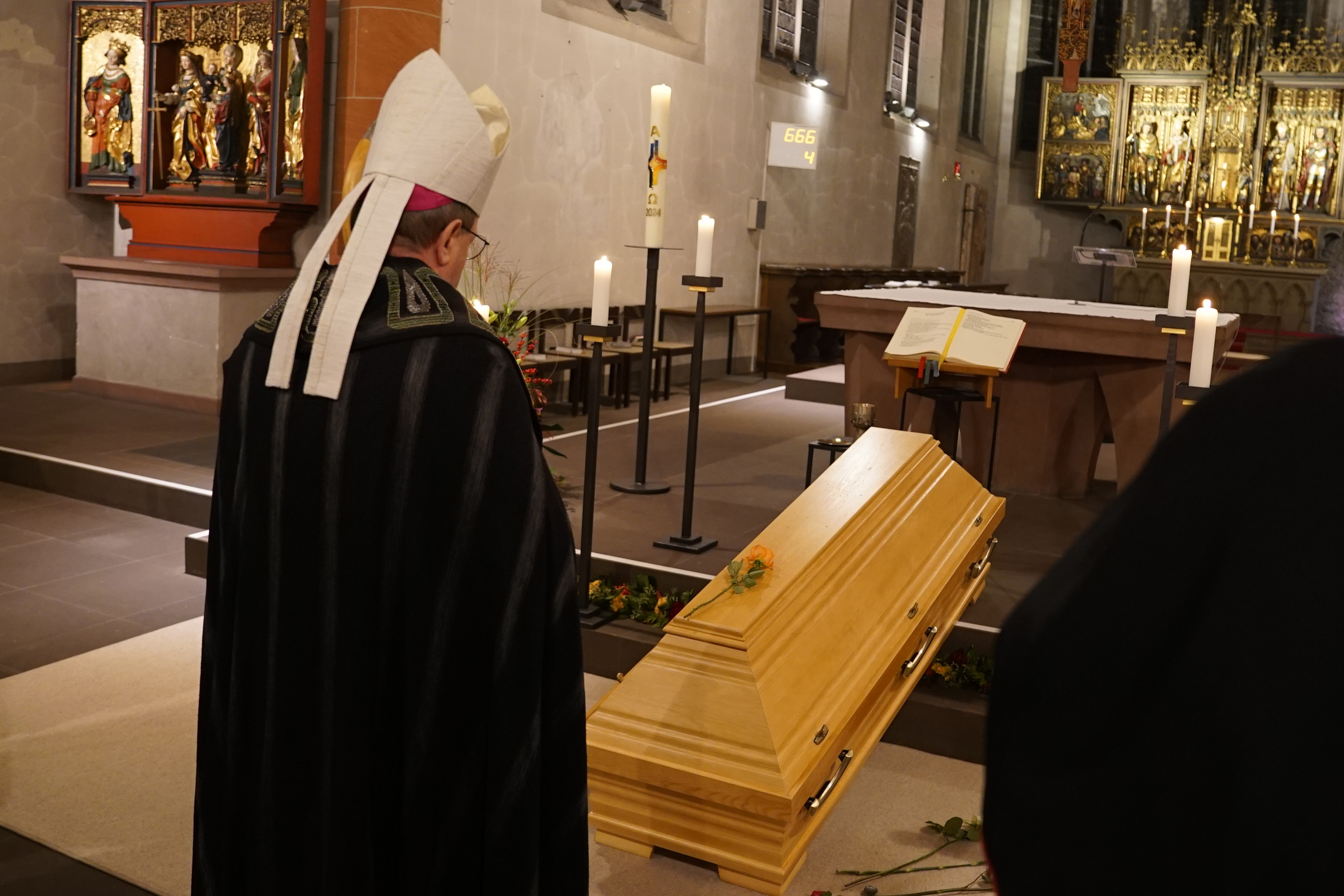 Bistum Limburg: Mit Worten von Altbischof Kamphaus